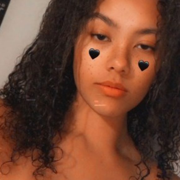 Claudia – Feetify.com