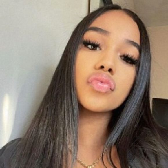 Monica – Feetify.com