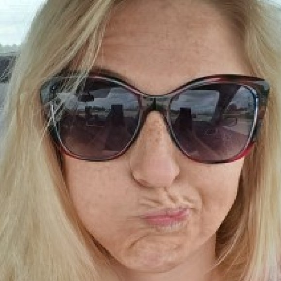 Emily Ames – Feetify.com