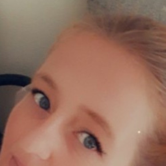 Anna – Feetify.com