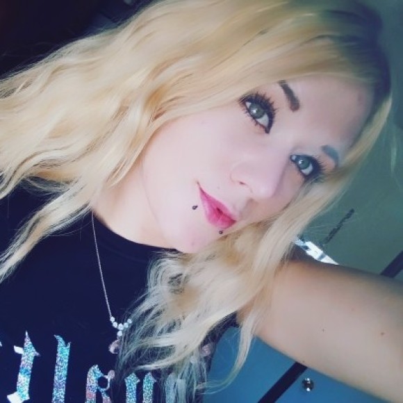 April schmidt – Feetify.com