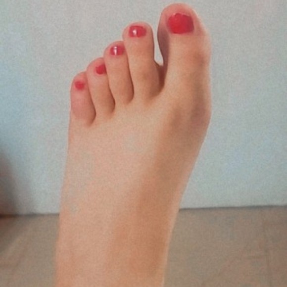 Vanessa – Feetify.com