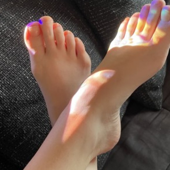 Anna – Feetify.com