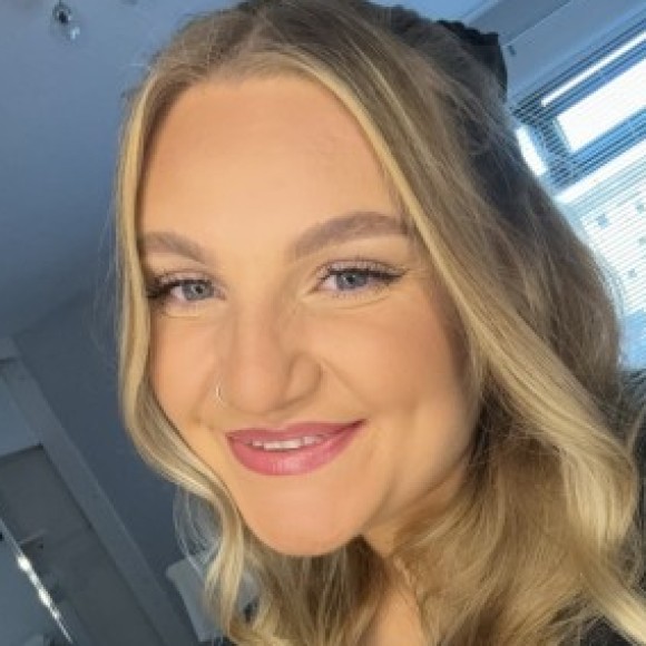 Holly – Feetify.com