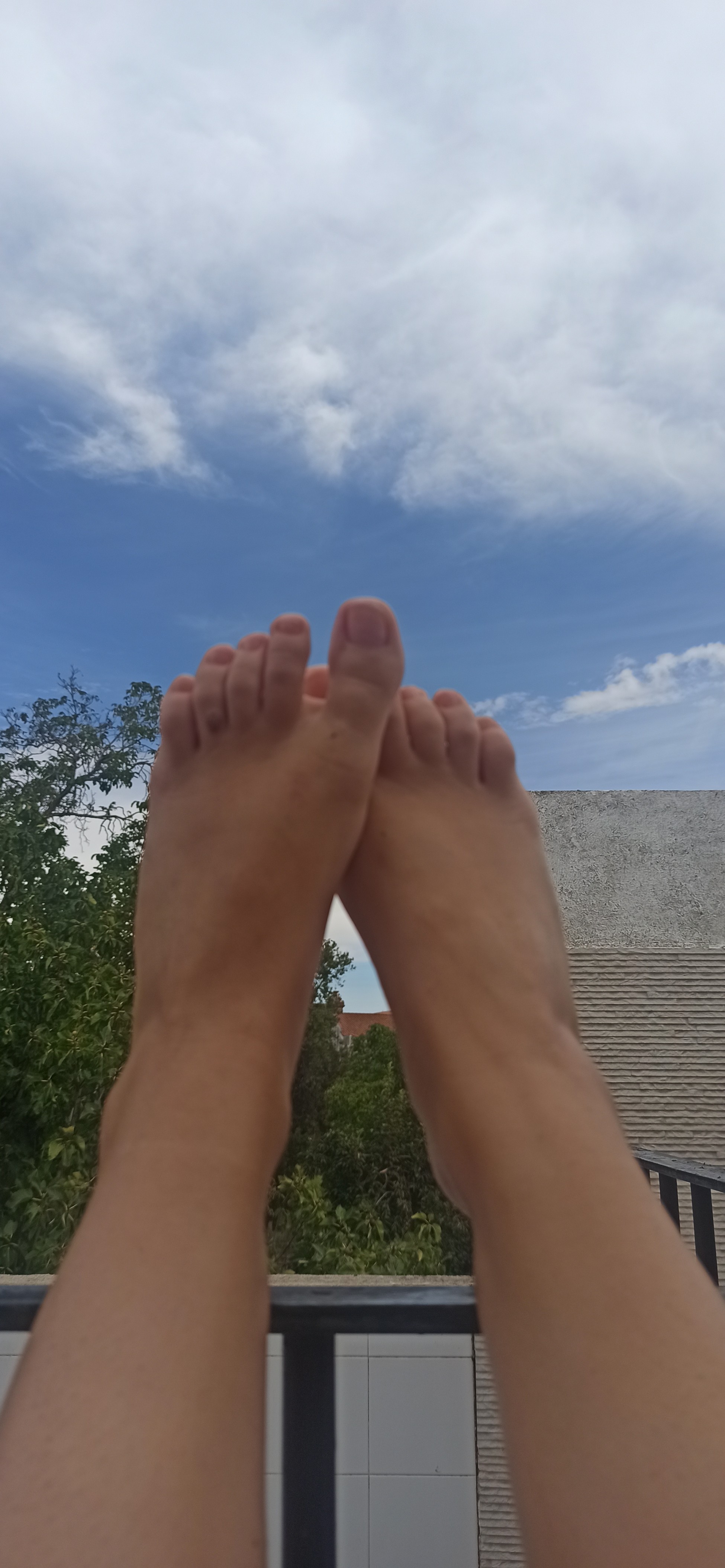 Annie – Feetify.com