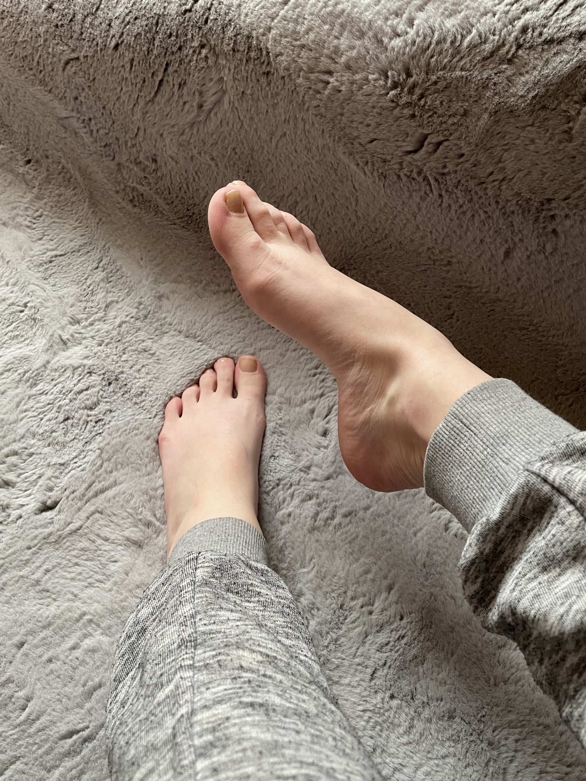 Anna – Feetify.com