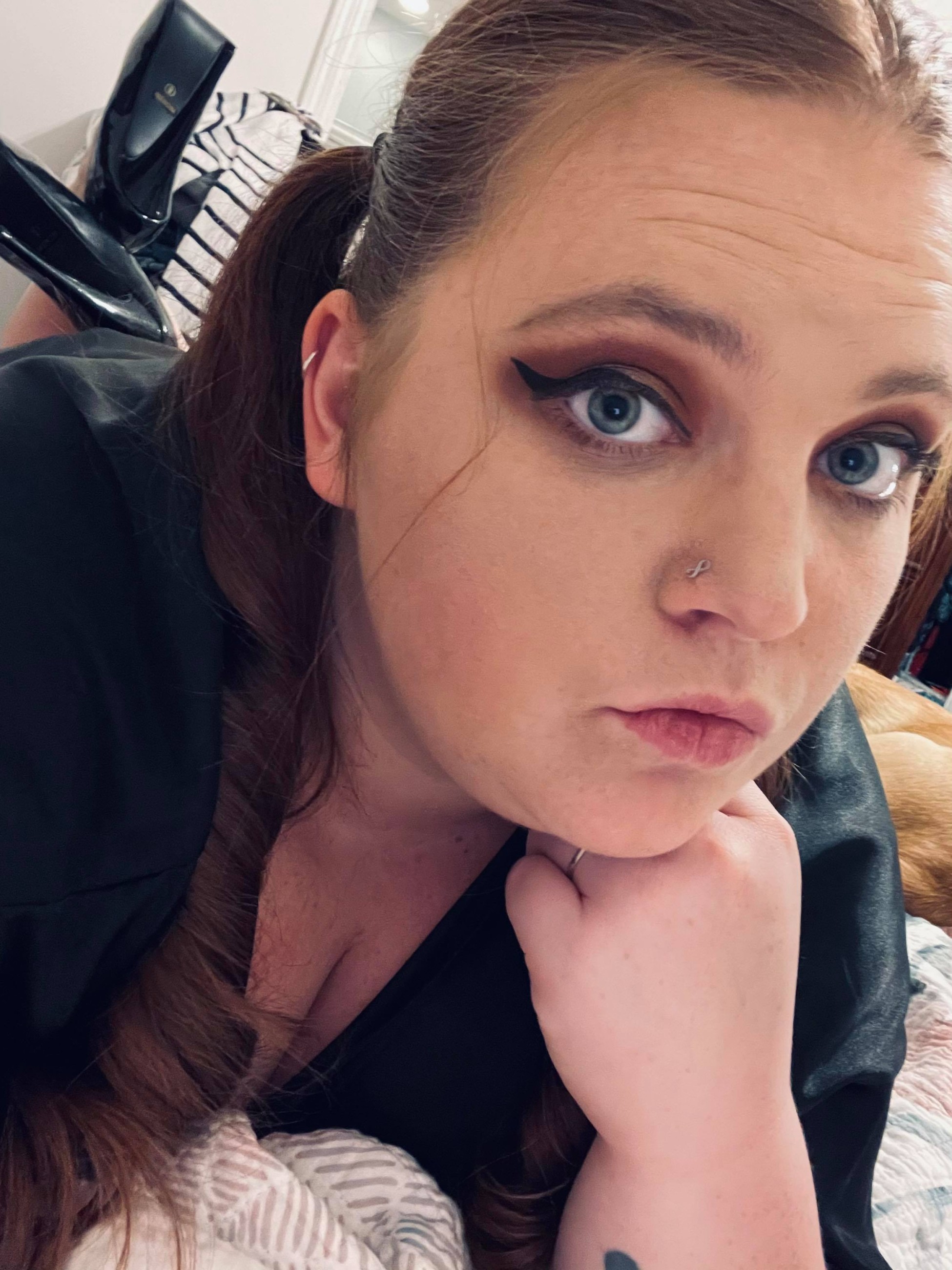 Elizabeth – Feetify.com